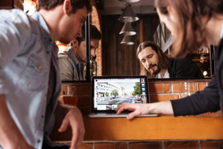 The Best AV Solutions for Restaurants and Bars: Complete 2025 ...